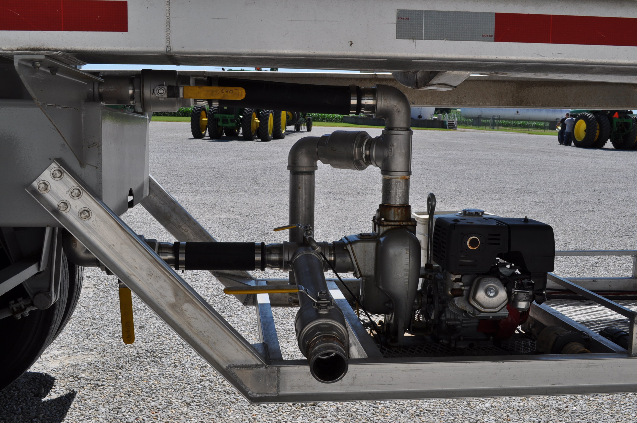 36ft 1982 6000 gal single wall SS tank trailer, baffles, spring ride ...