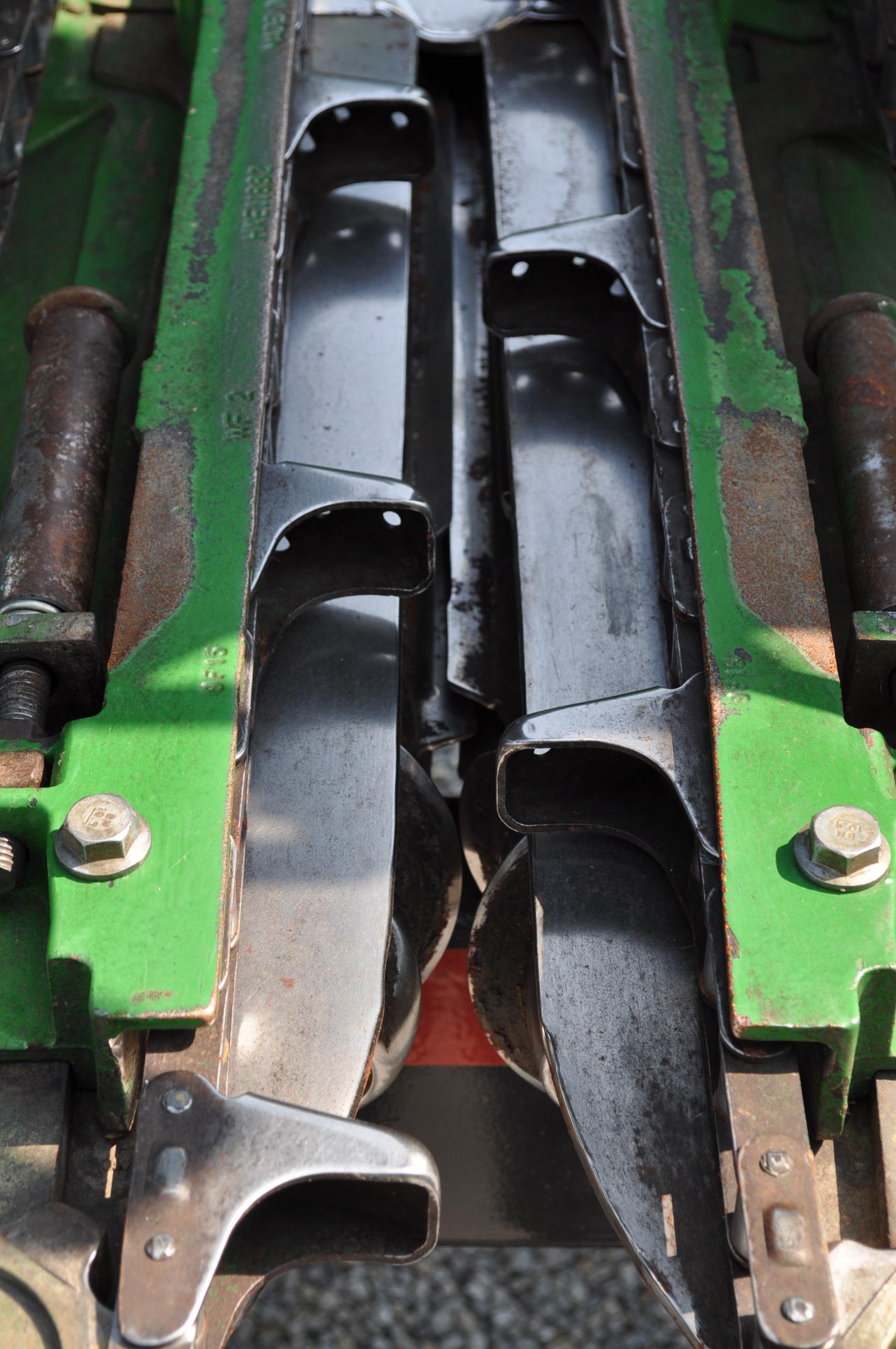 John Deere 612C corn head, Calmar intermeshing stalk rolls, hyd deck ...