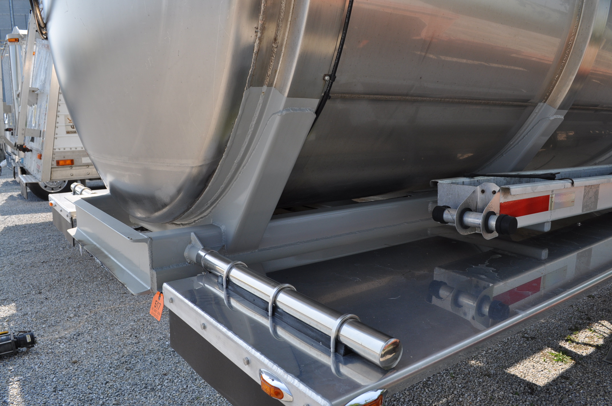 36ft 1982 6000 gal single wall SS tank trailer, baffles, spring ride ...