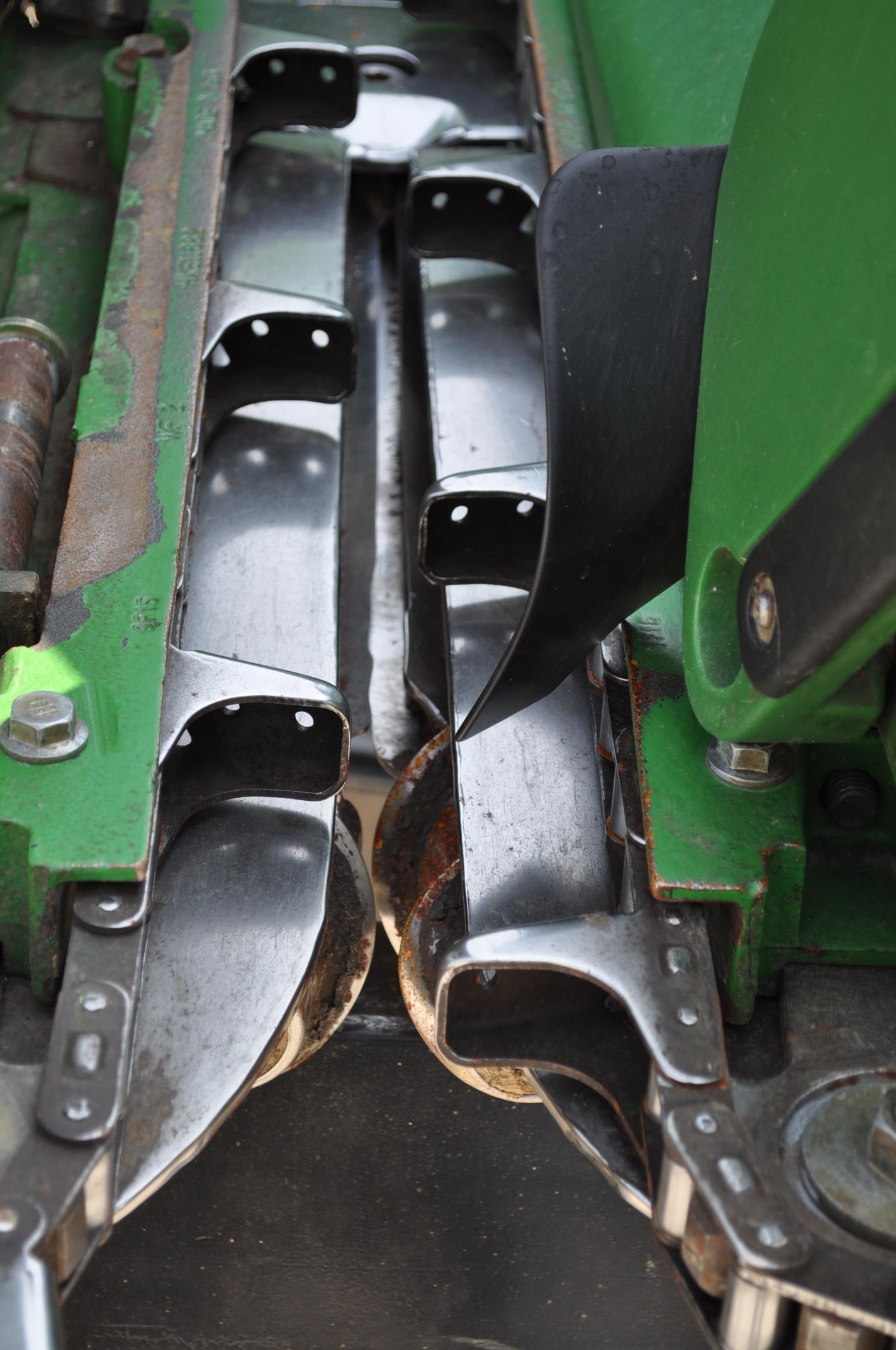 John Deere 612C corn head, Calmar intermeshing stalk rolls, hyd deck ...