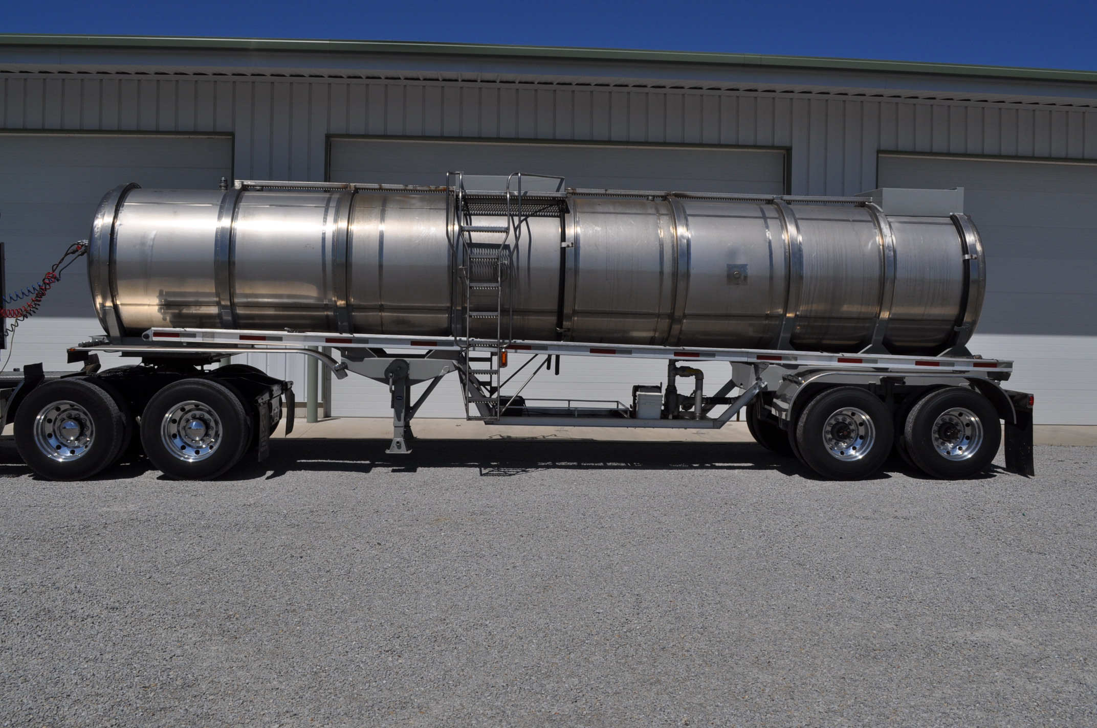 36ft 1982 6000 gal single wall SS tank trailer, baffles, spring ride ...