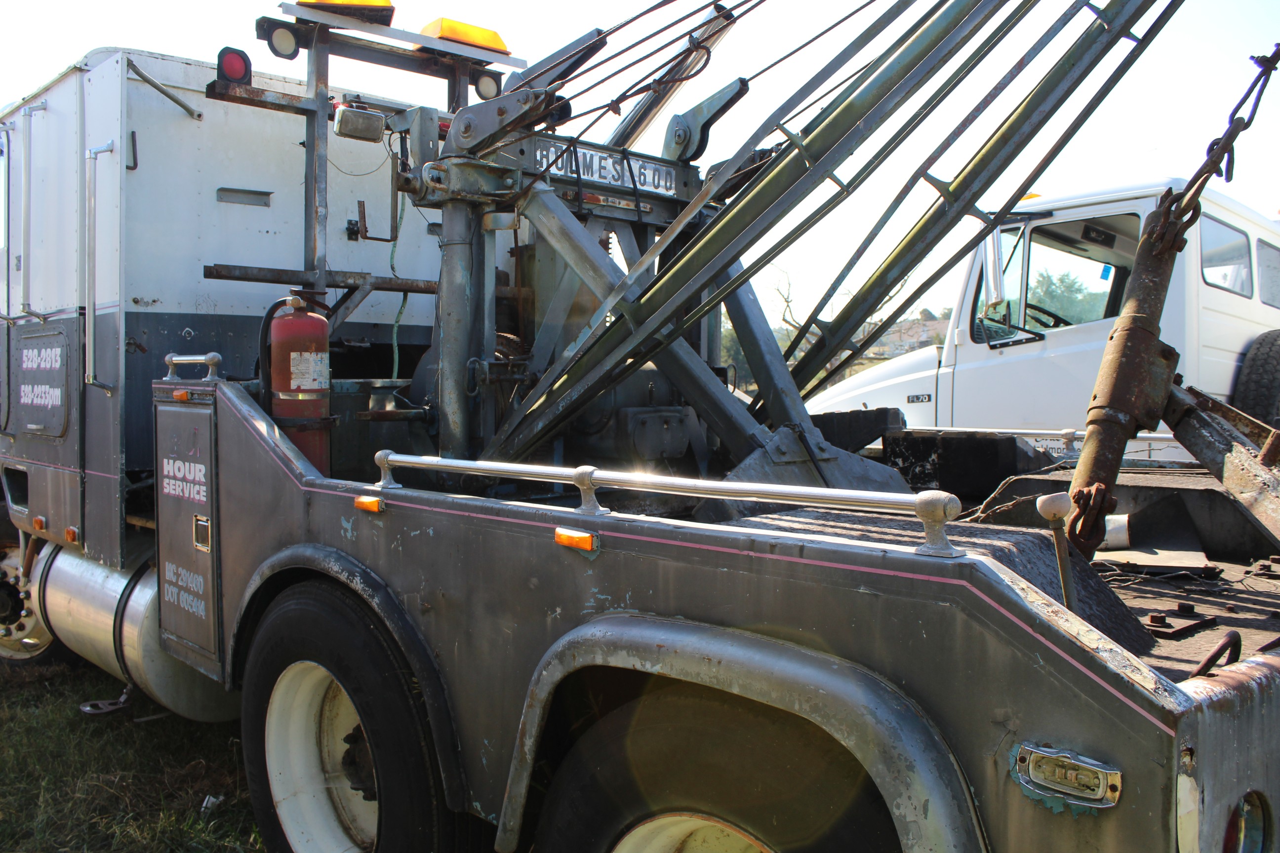 International C09670 Cab Over Wrecker w/ Holmes 600 Wrecker Bed ...