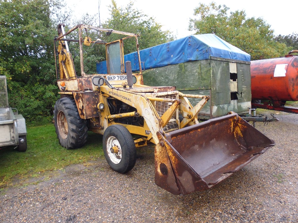 International Wain Roy 2WD digger. Based on International 3434 ...