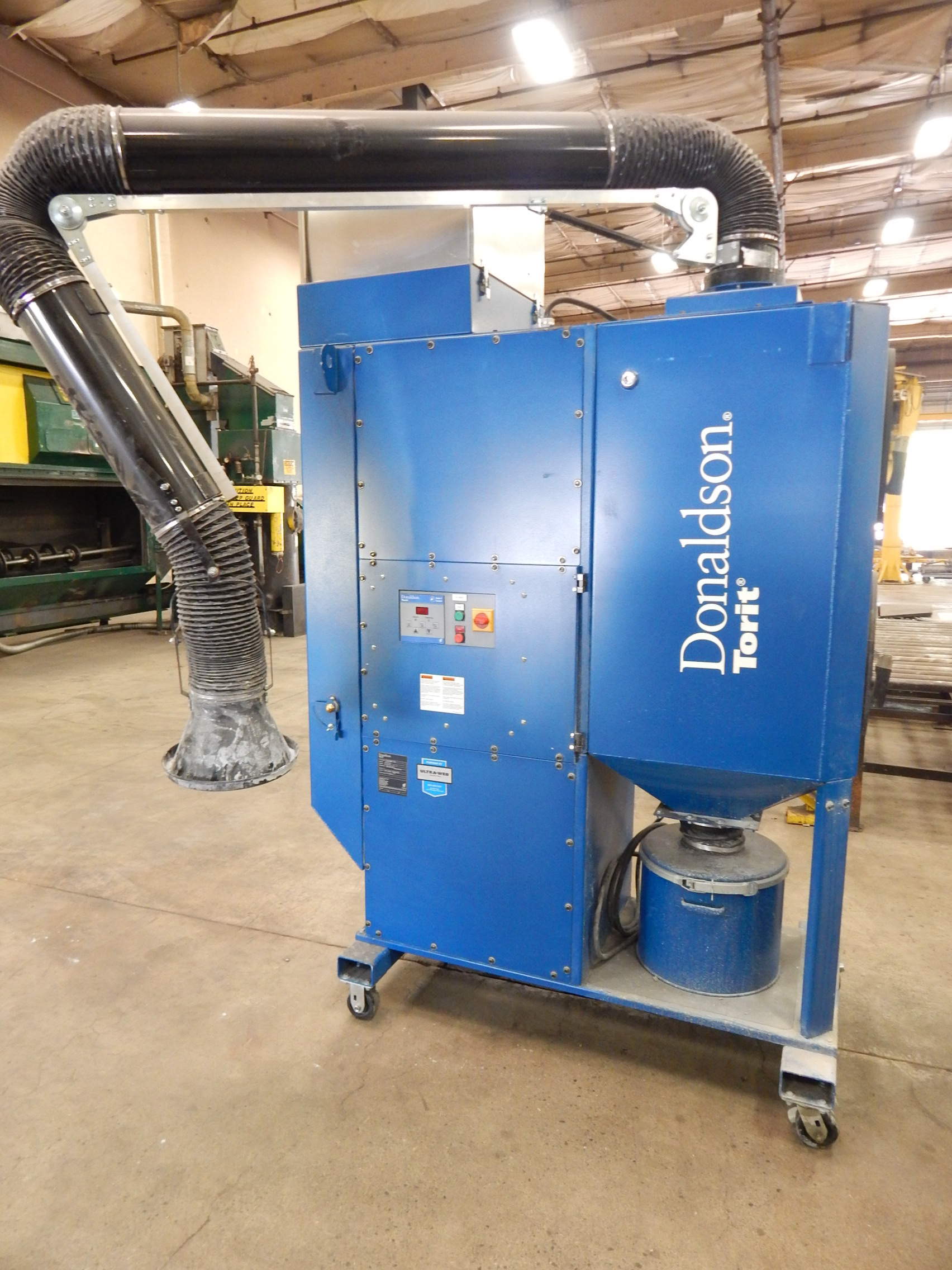 DONALDSON TORIT DF02-2 PORTABLE FUME EXTRACTOR S/N: 12152421-L1-1