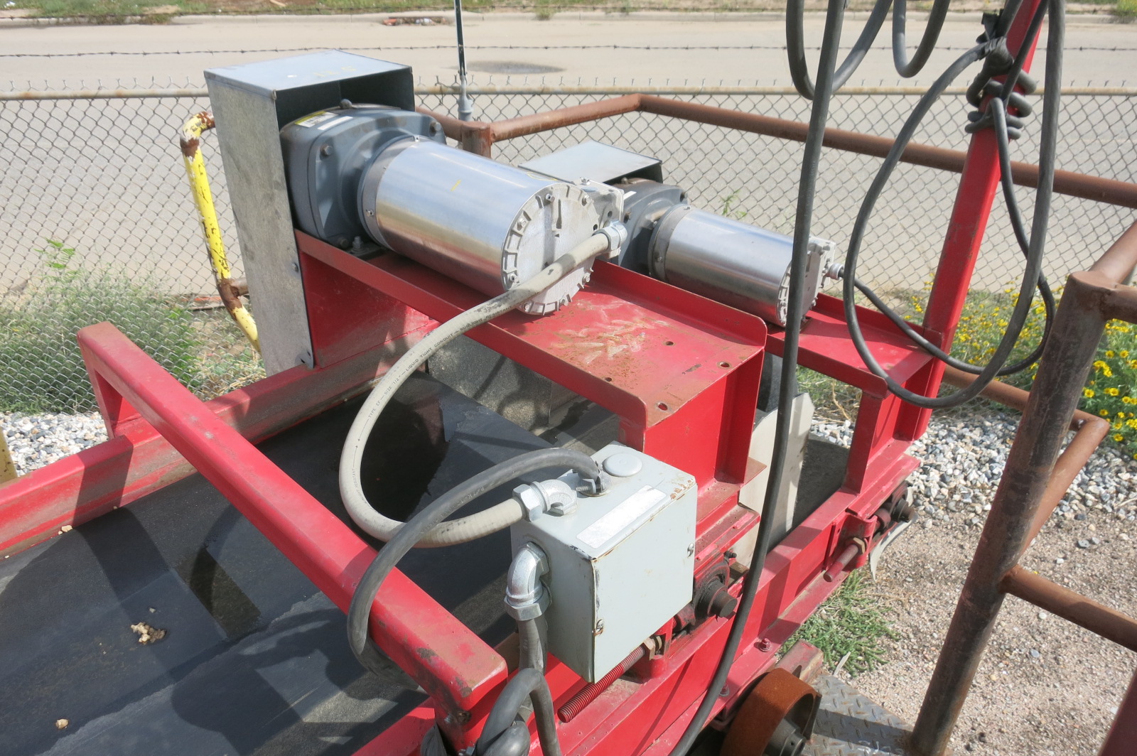 Spudnik potato van unloader, on approx. 9'x 35'long flat bed with ...