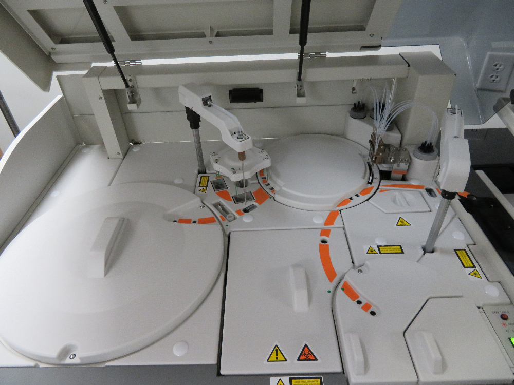 Beckman AU480 Chemistry Analyzer with built in monitor, PC and software ...