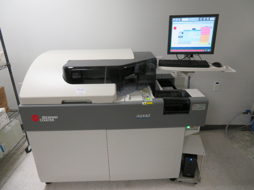 Beckman AU480 Chemistry Analyzer with built in monitor, PC and software RefID# 6676483 SN# 201405