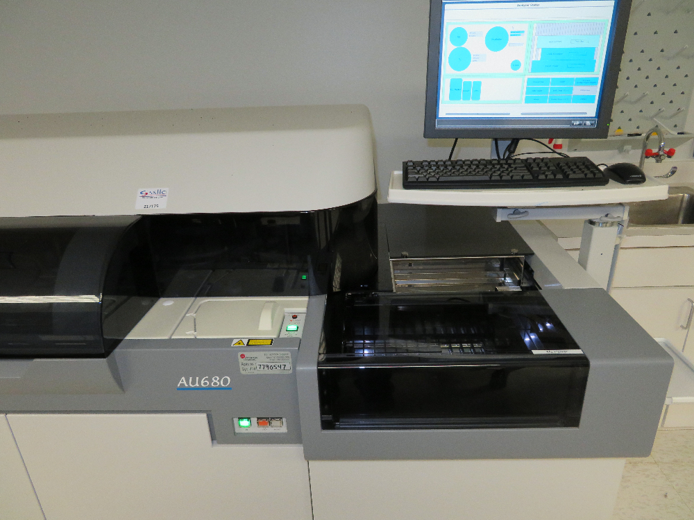 Beckman AU680 (SysID# 7790547, SN# 2014103502) with built in Computer ...