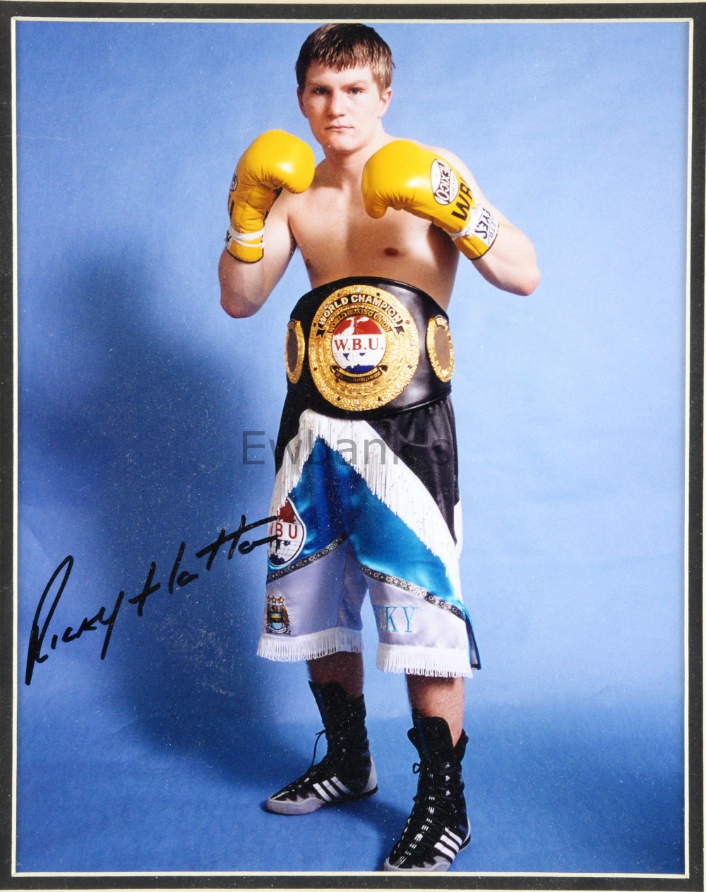 Ricky Hatton, Boxing, signed colour photograph of Hatton wearing his ...