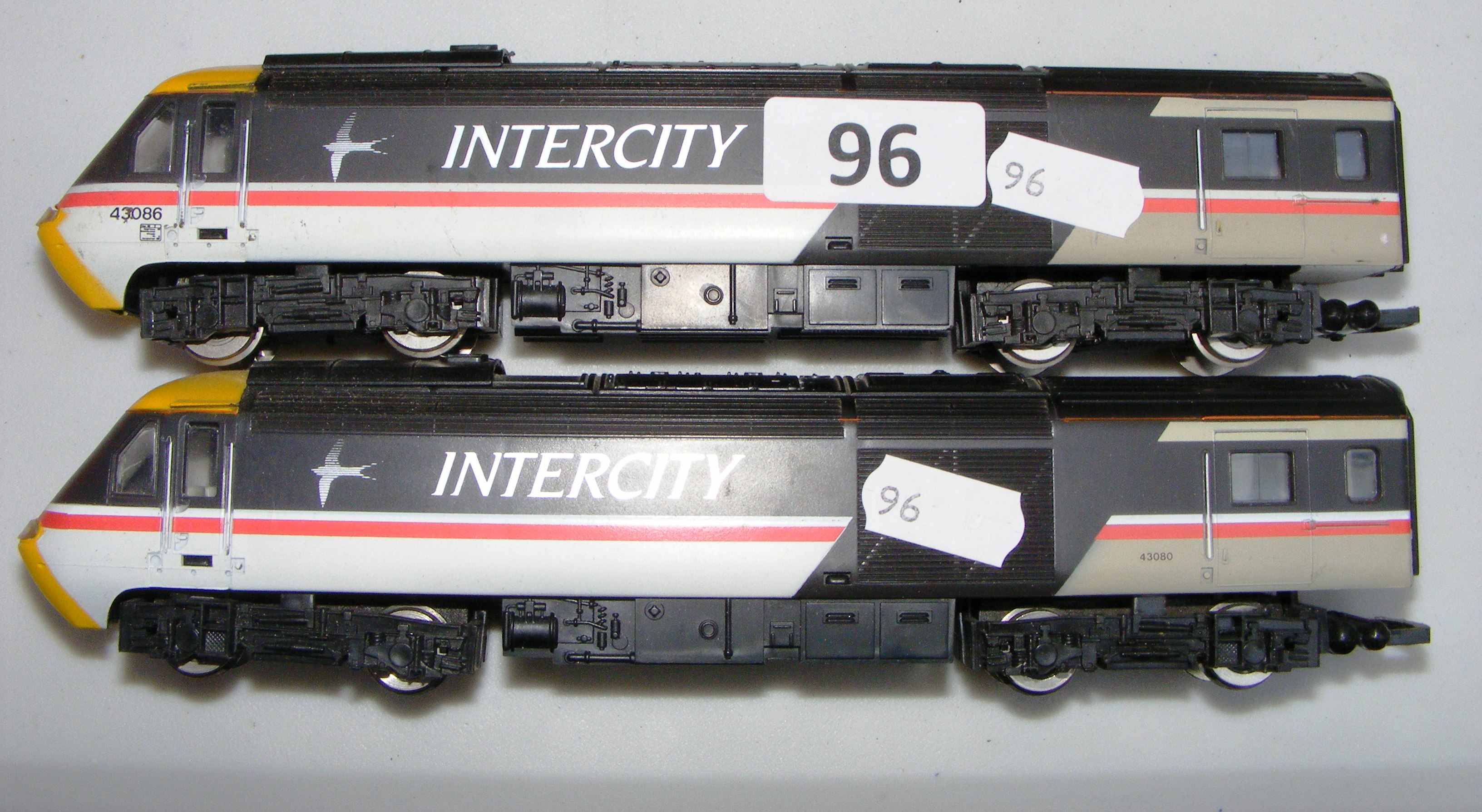 Hornby R901 HST in Intercity Swallow Livery 43086/43102