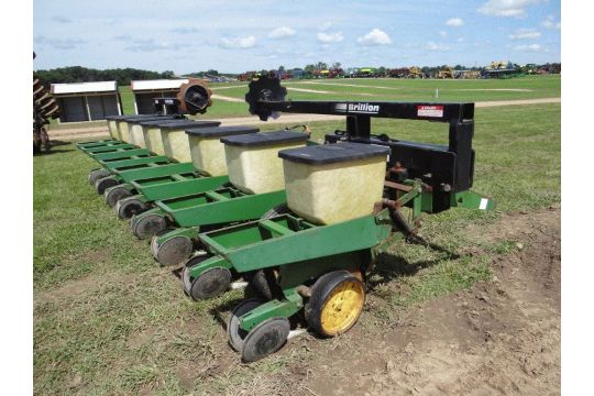 Lot: 1429 -JD 7000 Planter 8 Rown 30", Flat Fold Markers, No Monitor