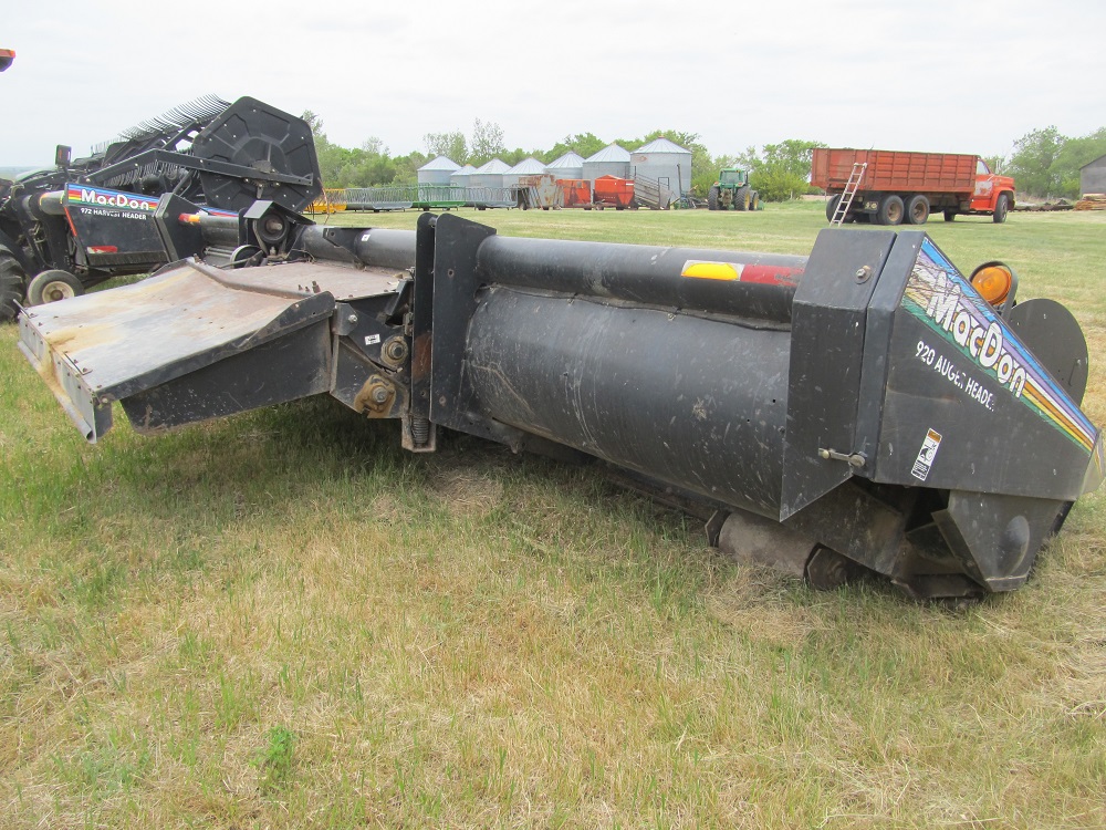 MACDON 920 HAY HEADER; 16 Feet, Steel Crimpers (Dan Vandenhurk 306-634 ...