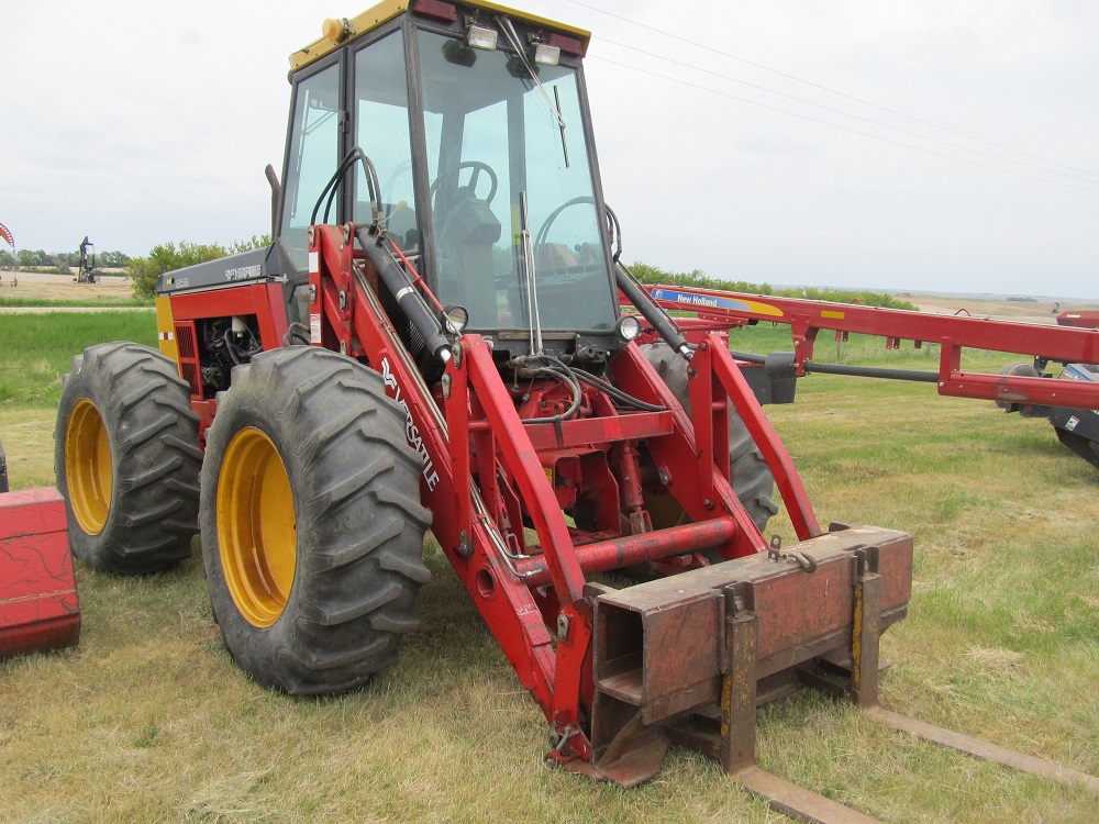 VERSATILE 256 BI-DIRECTIONAL TRACTOR; 1960 Hours Showing, Cab End 3 PTH ...