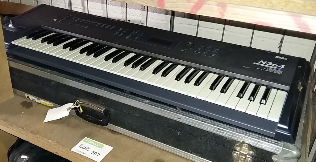 Korg N364 keyboard in carry case