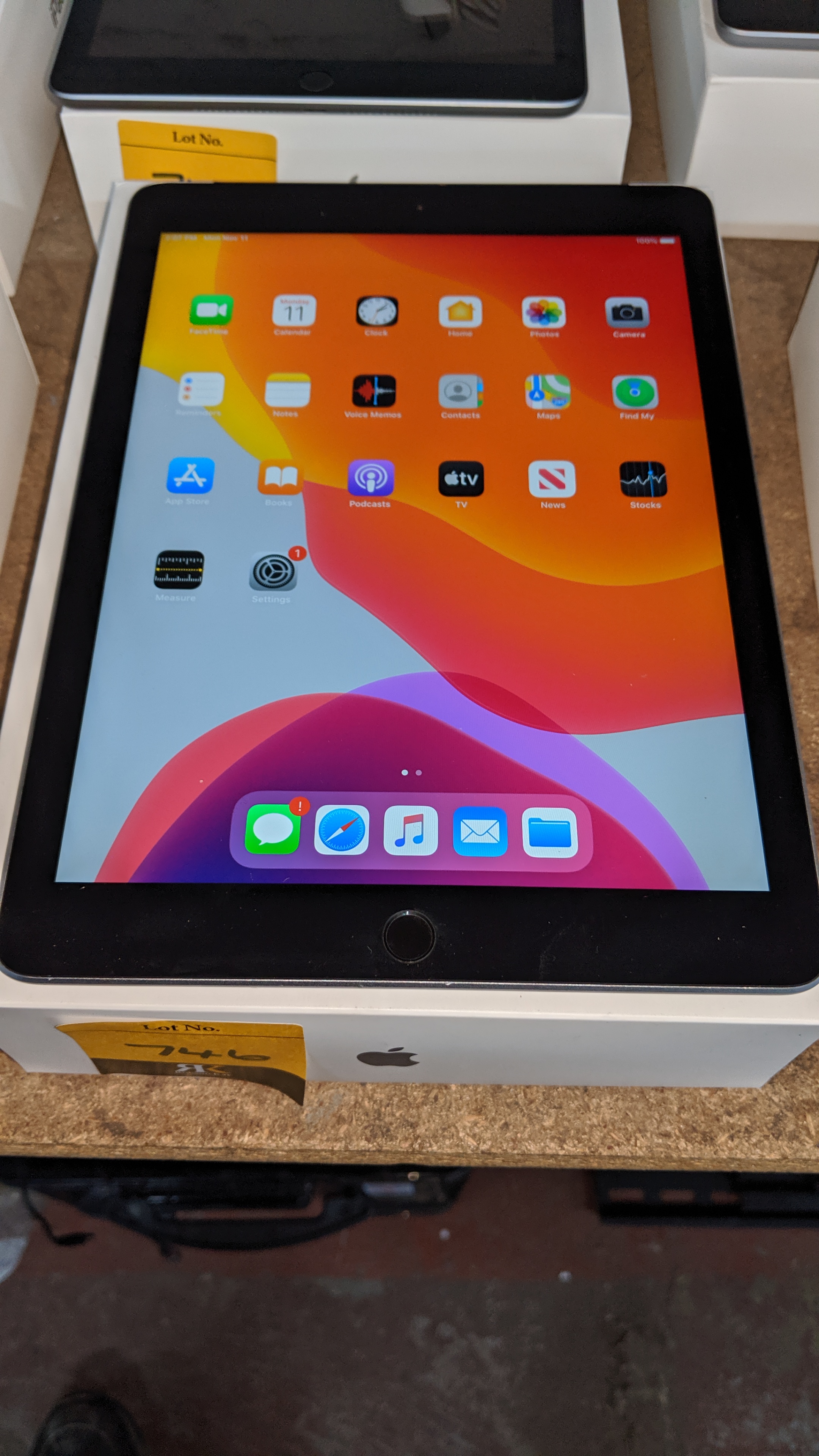 Apple iPad 6th Generation, wi-fi & cellular, 32Gb, product model A1954 ...