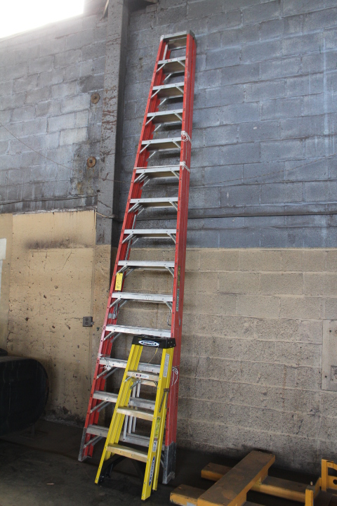 14' FIBERGLASS A FRAME LADDER