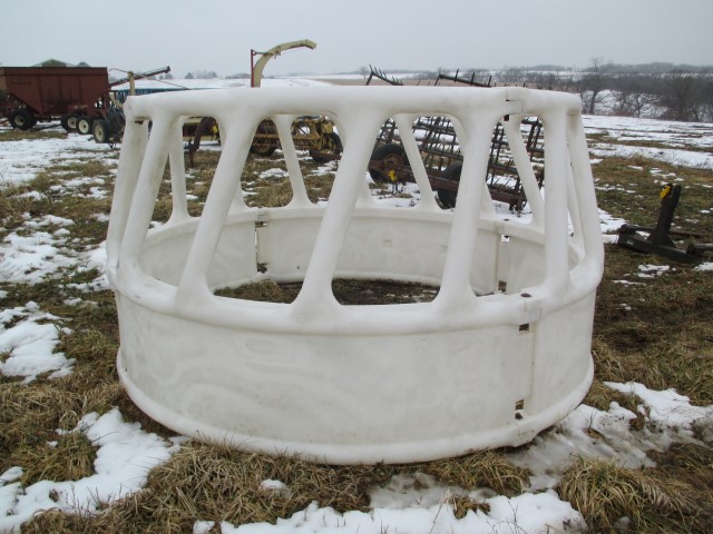 Poly round bale feeder, white