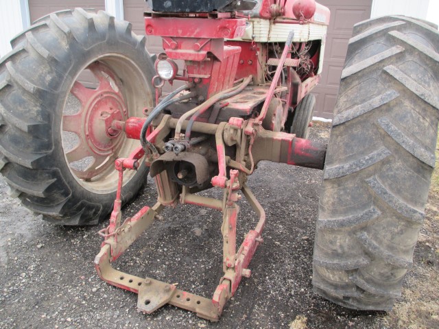 Farmall 560, nf, dsl, fast hitch