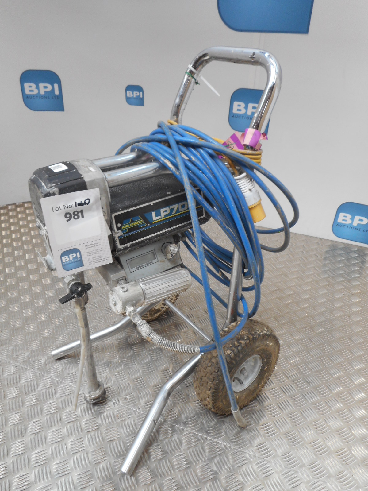 AIRLESSCO LP700 {026503} LARGE VOL AIRLESS SPRAY ELEC 110v 16amp ...