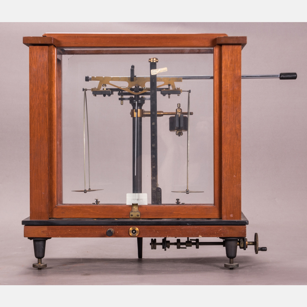A Short Beam Magnetically Damped Chainomatic Analytical Balance by ...