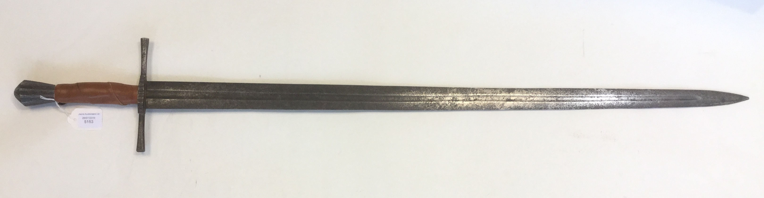 Broadsword with fullered double edged blade 88cm long. Straight ...