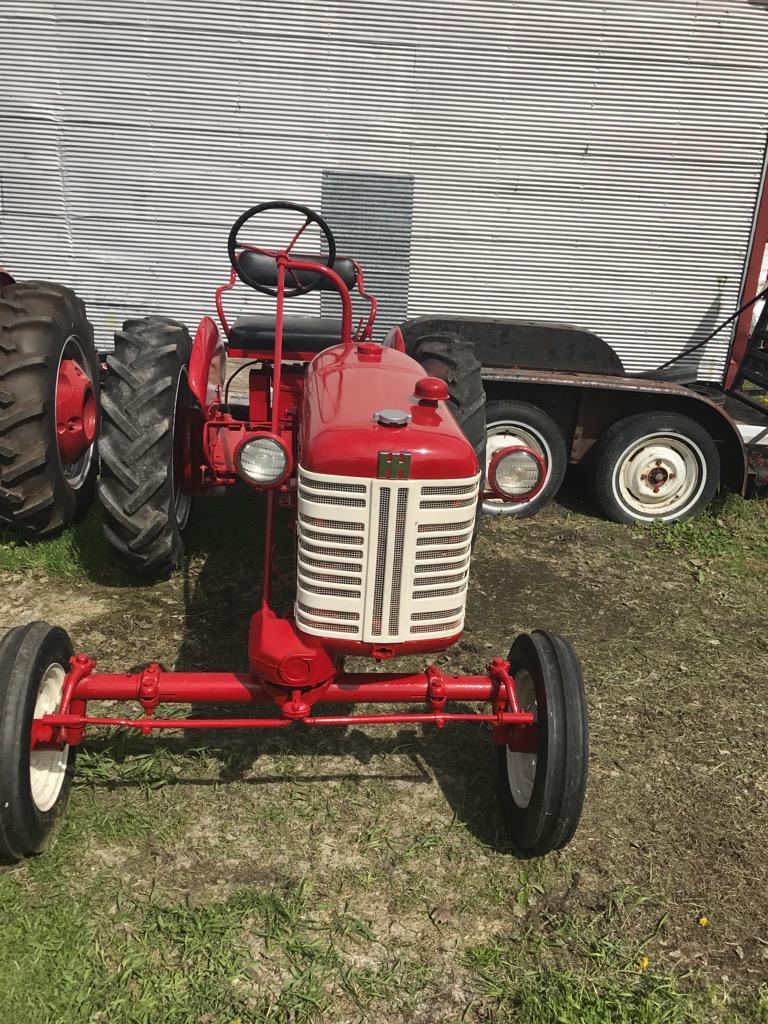1947 Farmall Cub Lowboy wide front, HYD