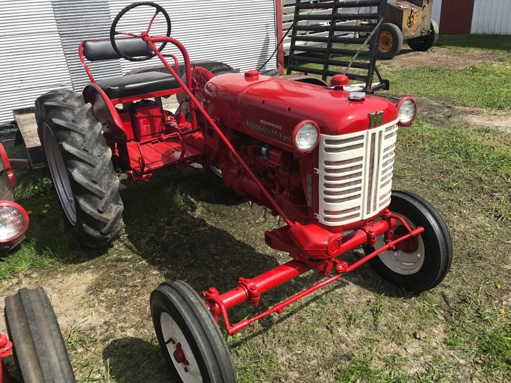 1947 Farmall Cub Lowboy wide front, HYD