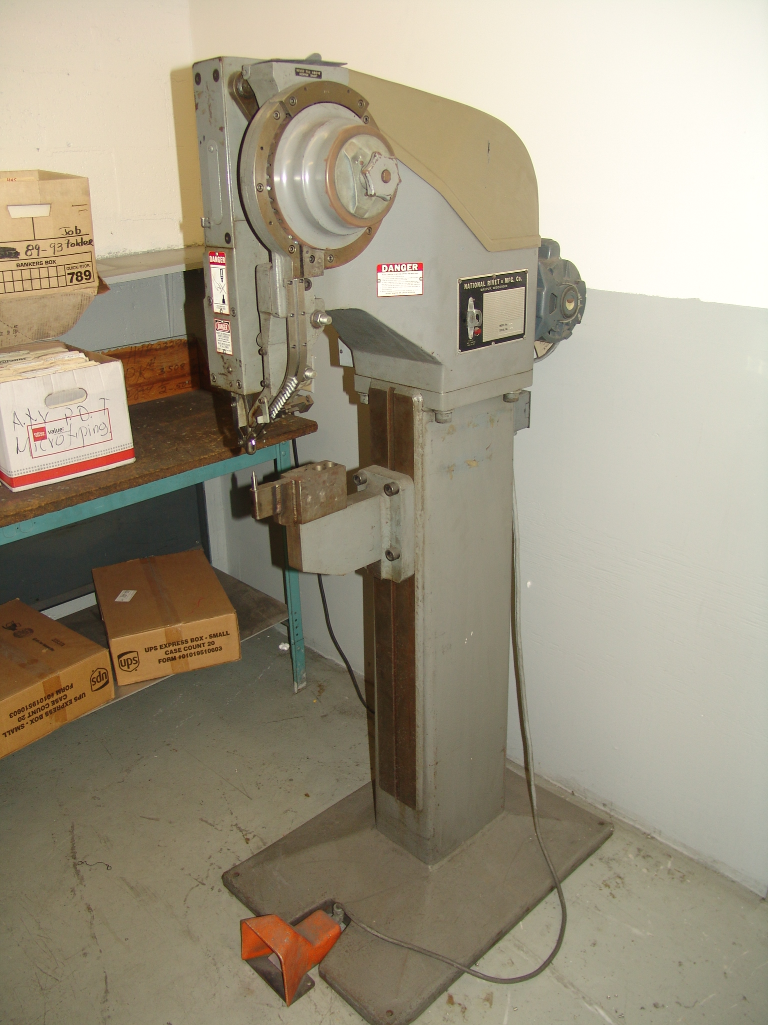 NATIONAL RIVET RIVET SETTING MACHINE; MODEL 600; 12'' THROAT DEPTH; S/N ...