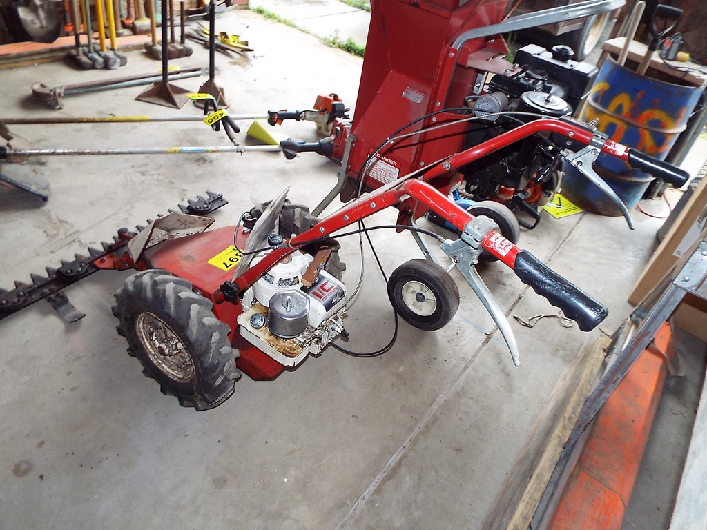 TRAIL BLAZE GAS POWERED WALK BEHIND SICKLE BAR MOWER W/ BRIGGS & STRATTON