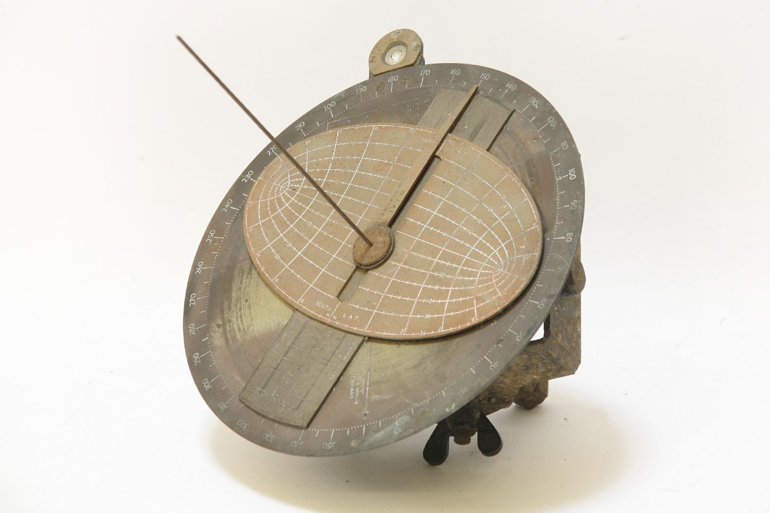 Cole pattern brass sun compass, c. 1930/4020cm diameter