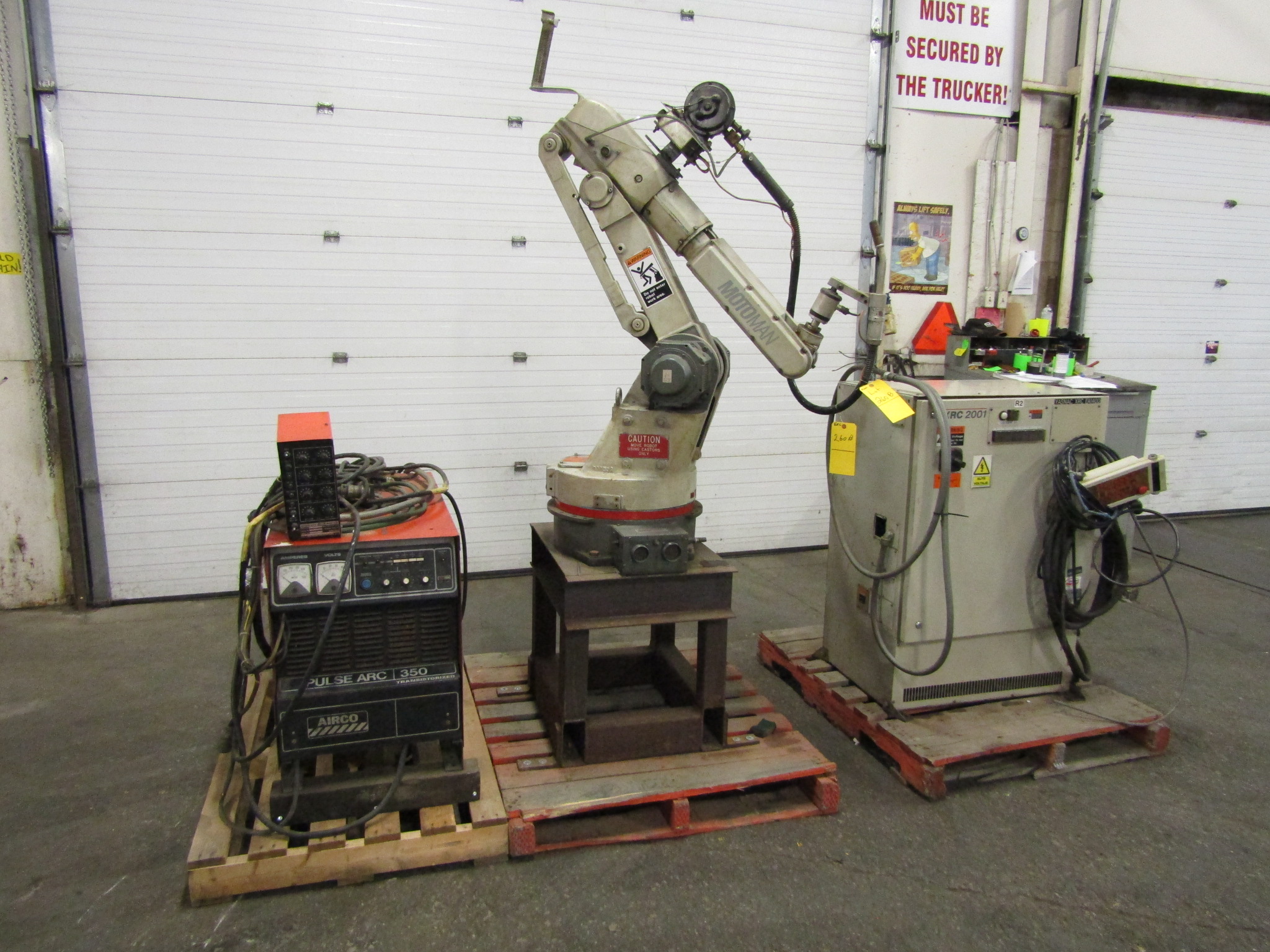 2004 Motoman UP6 Welding Robot System with XRC 2001 controller with ...