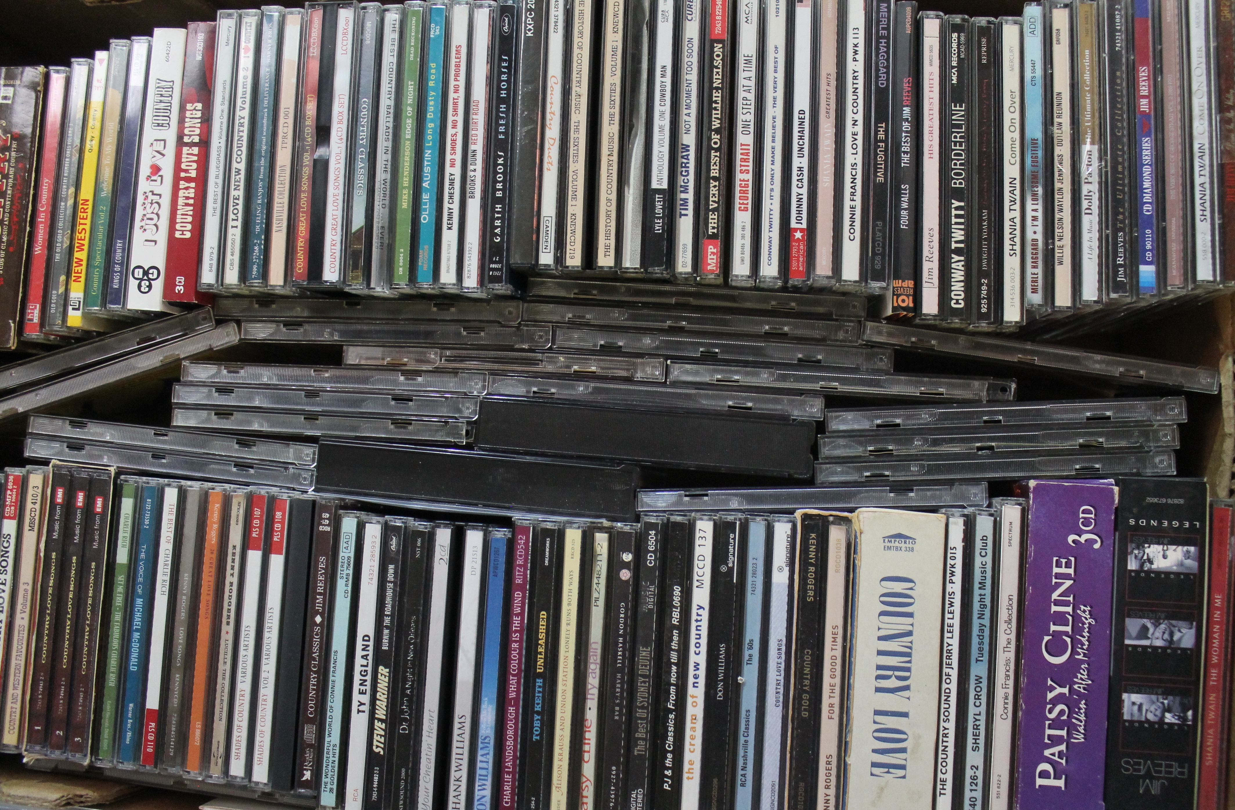CDs - Another gigantic collection of CDs with around 1000 - 1100 CD ...