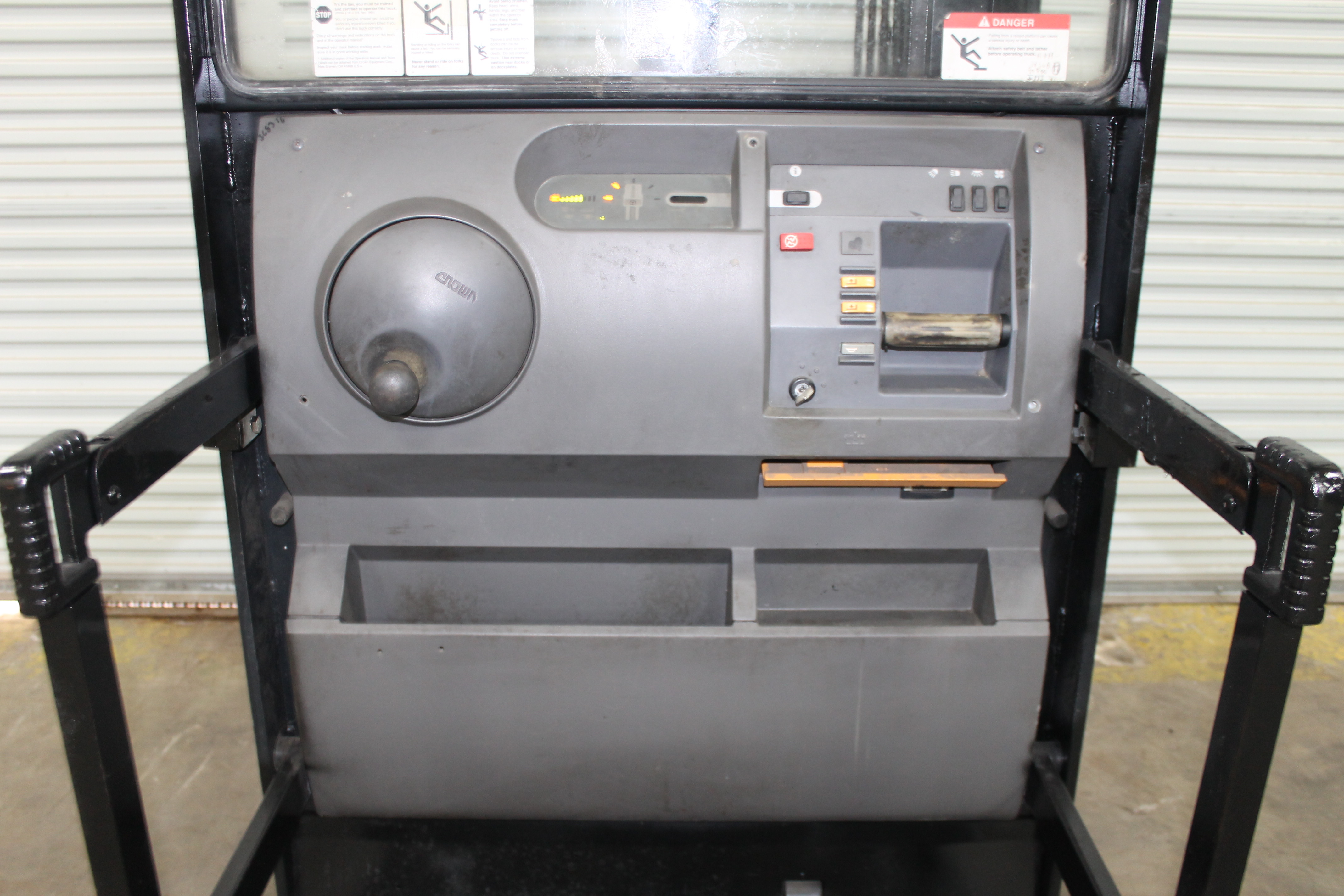 2004 CROWN SP 3200 SERIES ELECTRIC ORDER PICKER, MODEL: SP3210-00 ...