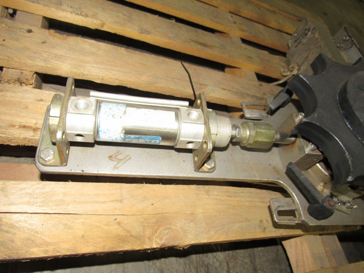 Pneumatic Rotary Indexer running by a Festo air cylinder, used for ...