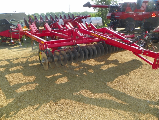 (Lot 92766) 2010 Sunflower 4213 13 shank Disc Chisel Plow with ...