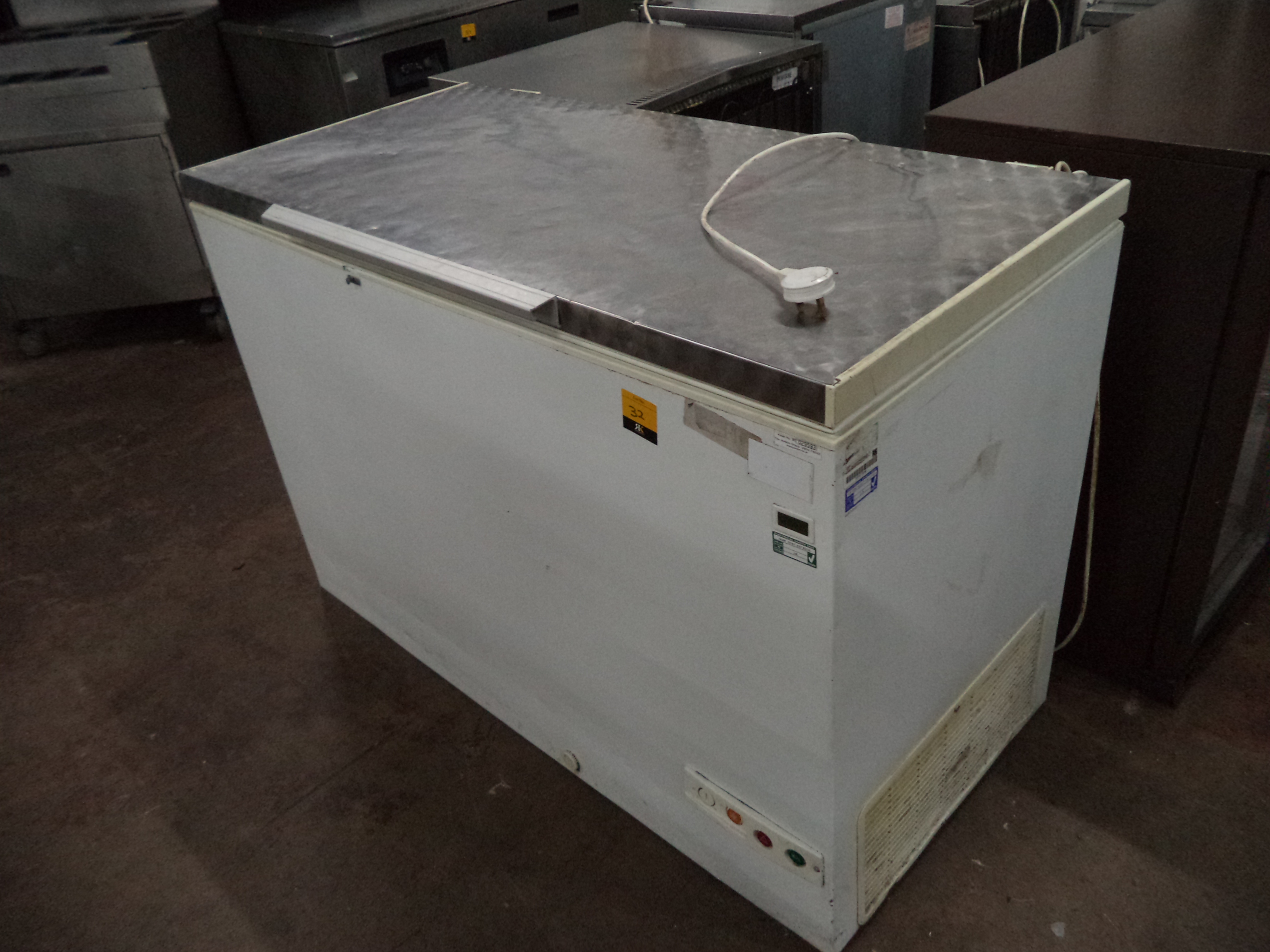 Caravell CM40 chest freezer with stainless steel lid, circa 1300mm wide ...