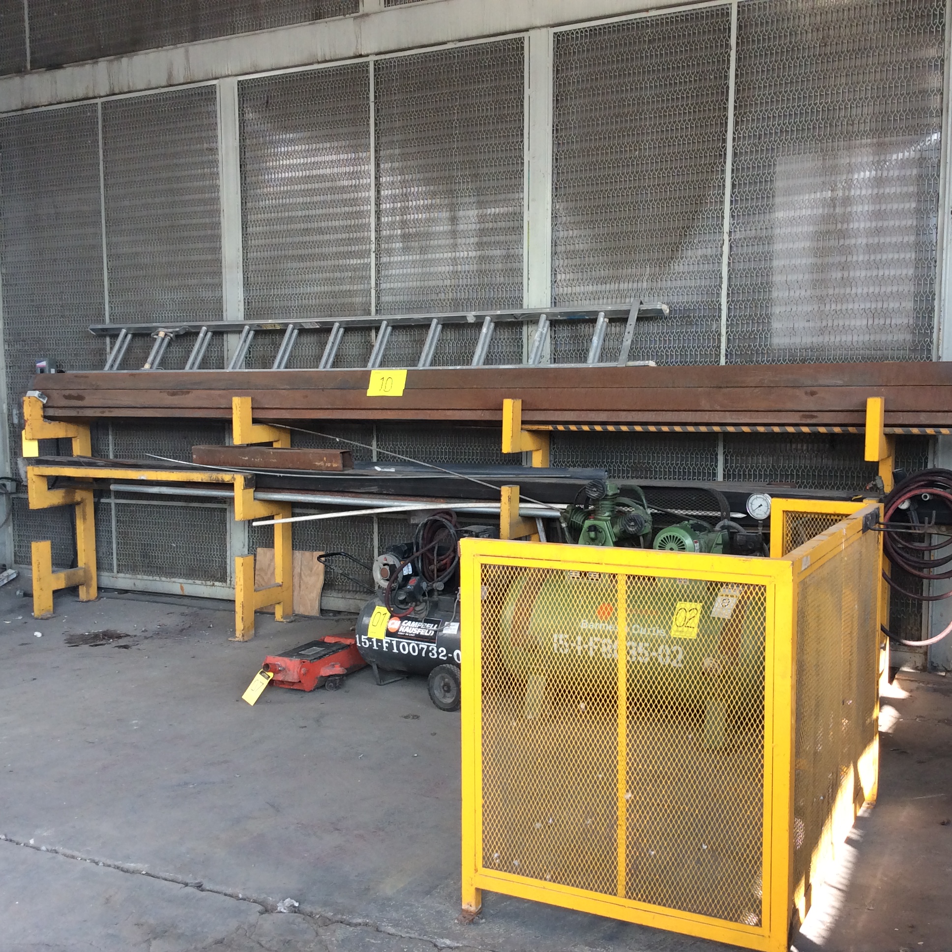 1 Rack con pedacería de PTR 4 pulgadas, redondo y tubos varios ...