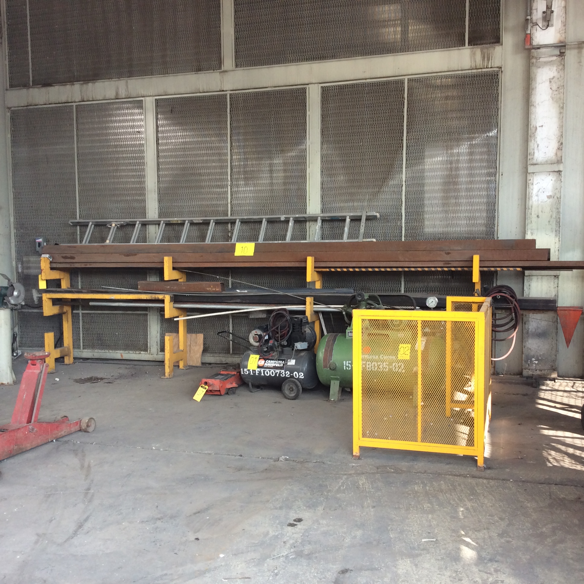 1 Rack con pedacería de PTR 4 pulgadas, redondo y tubos varios ...