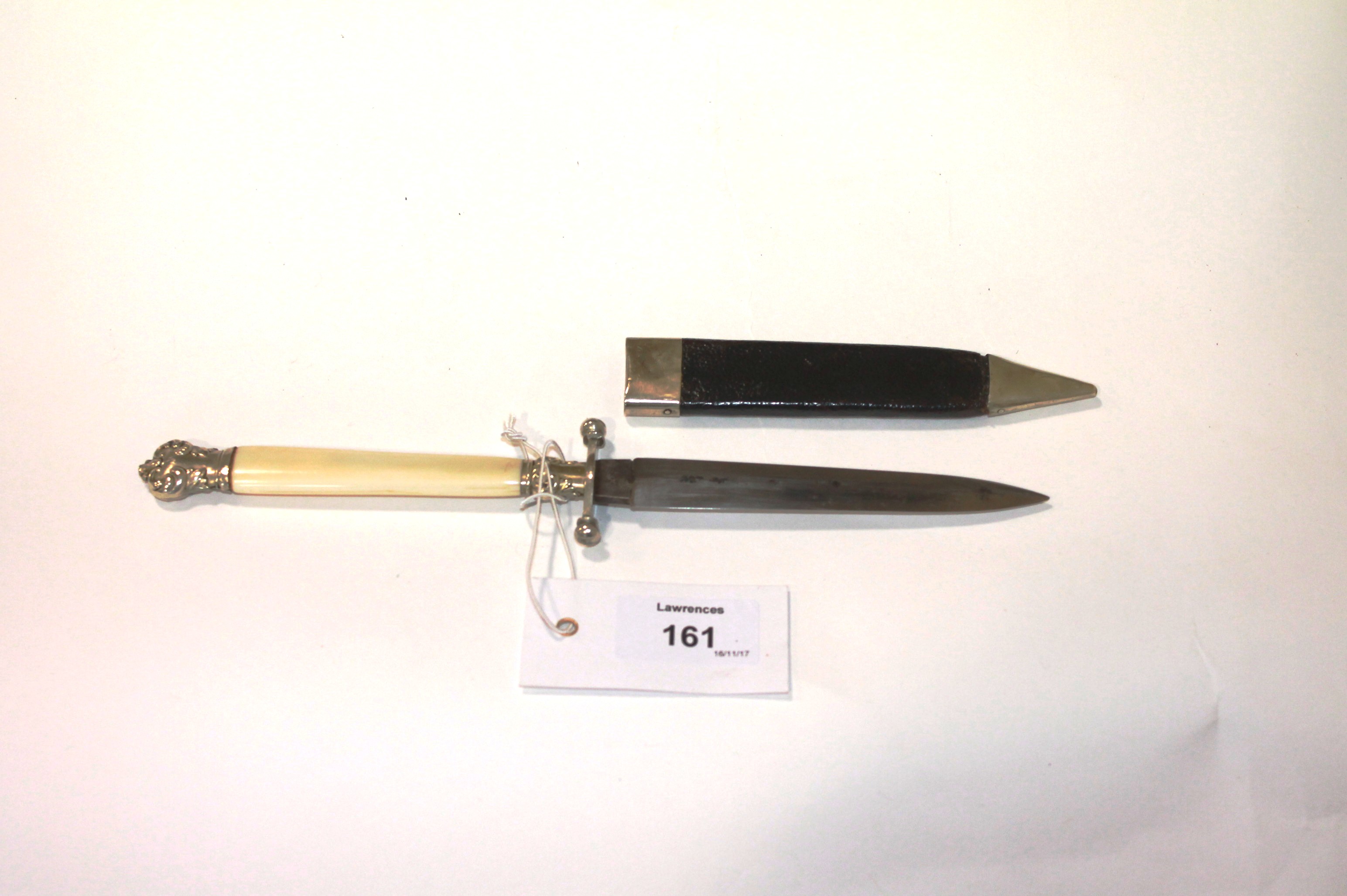 A LADIES KNIFE BY ROGERS. A ladies purse or garter knife with J Rodgers ...