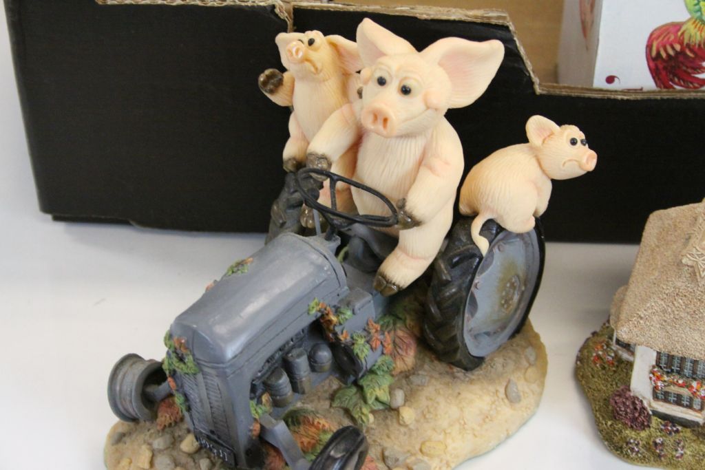 Collection of Piggins figurines to include Large Boxed examples