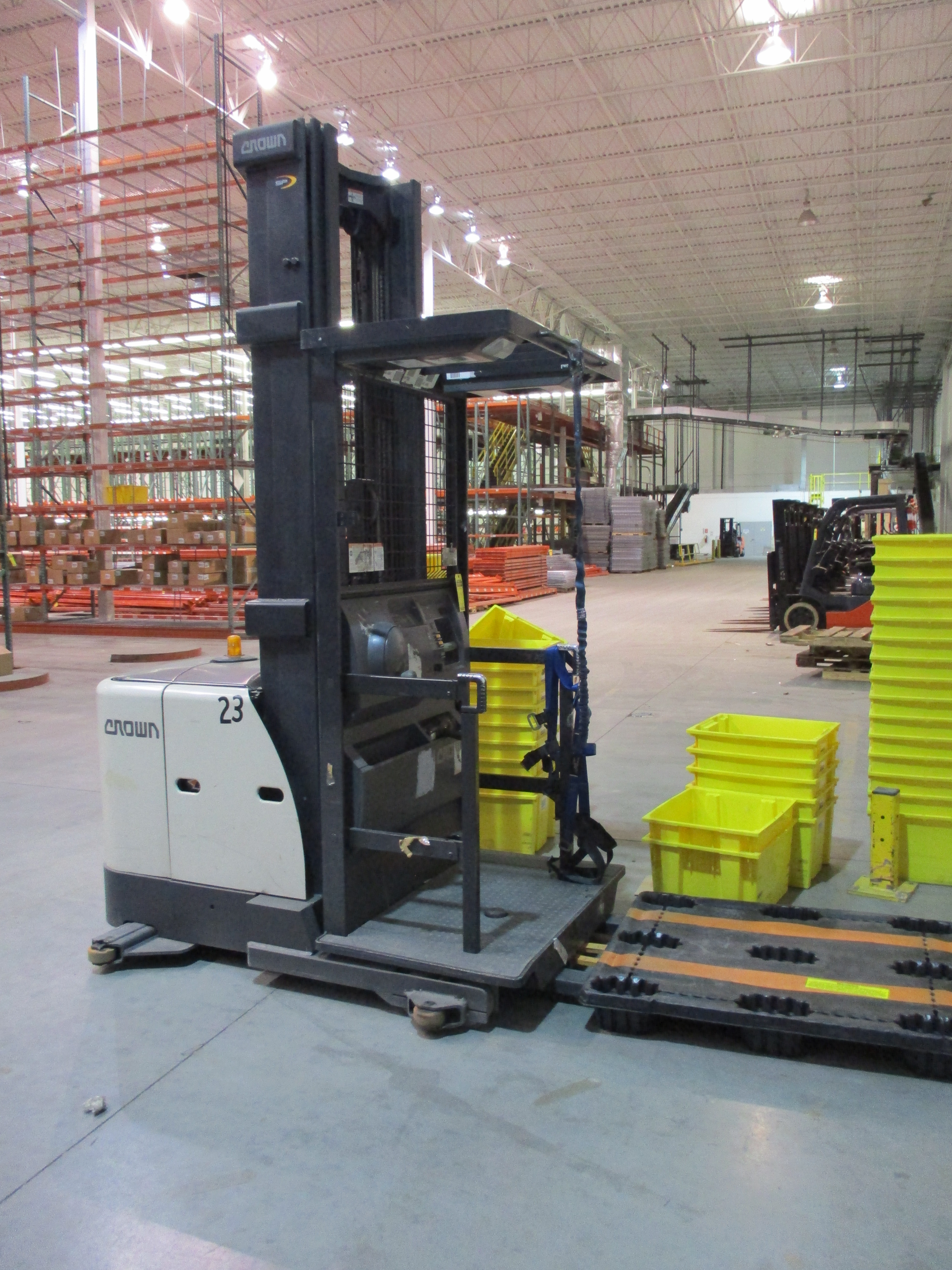 { Option of lots: 193,194,195 } } CROWN 3,000 LB. CAPACITY ELECTRIC ...