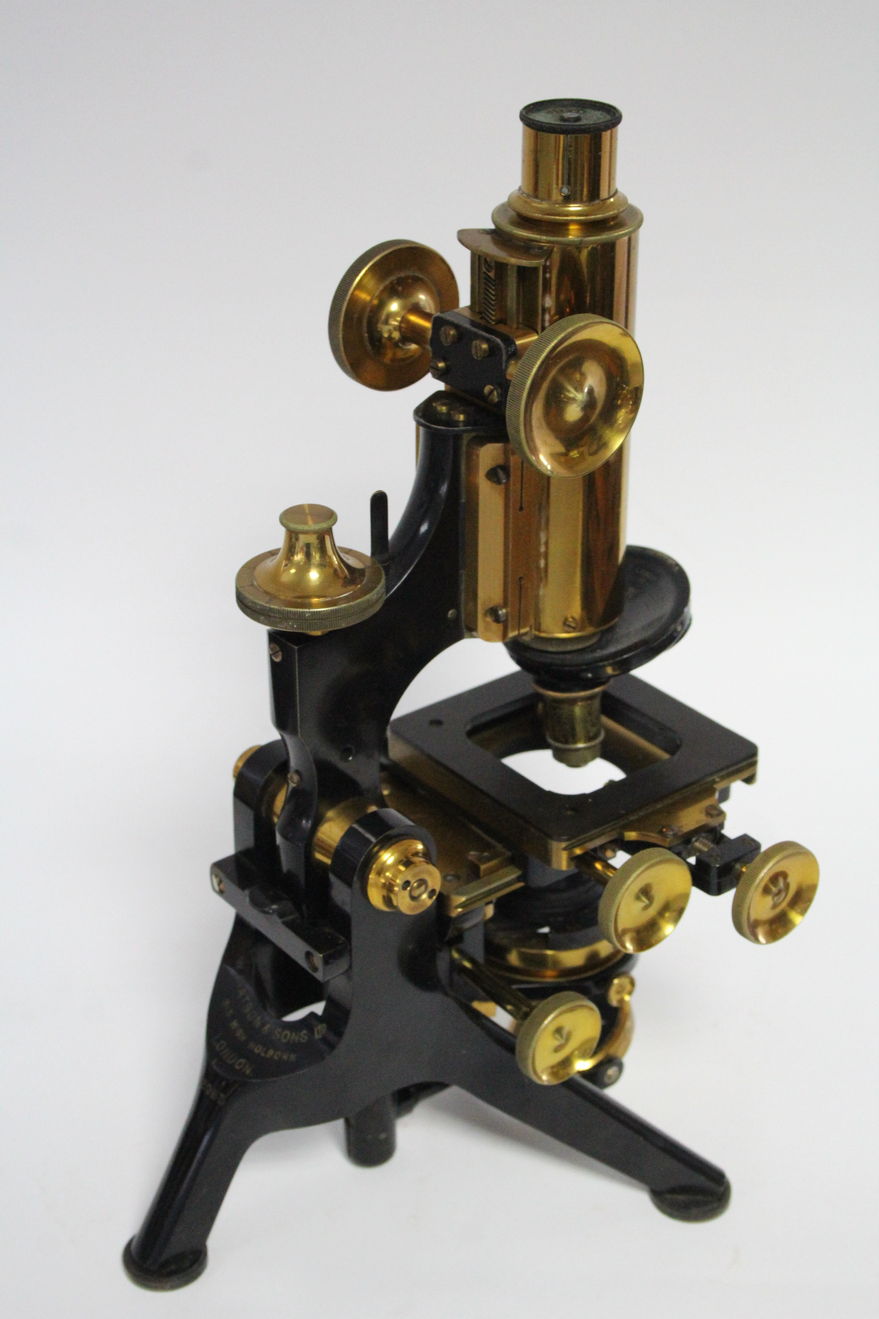 A LATE 19th/EARLY 20th CENTURY BLACK LACQUERED MONOCULAR MICROSCOPE BY ...