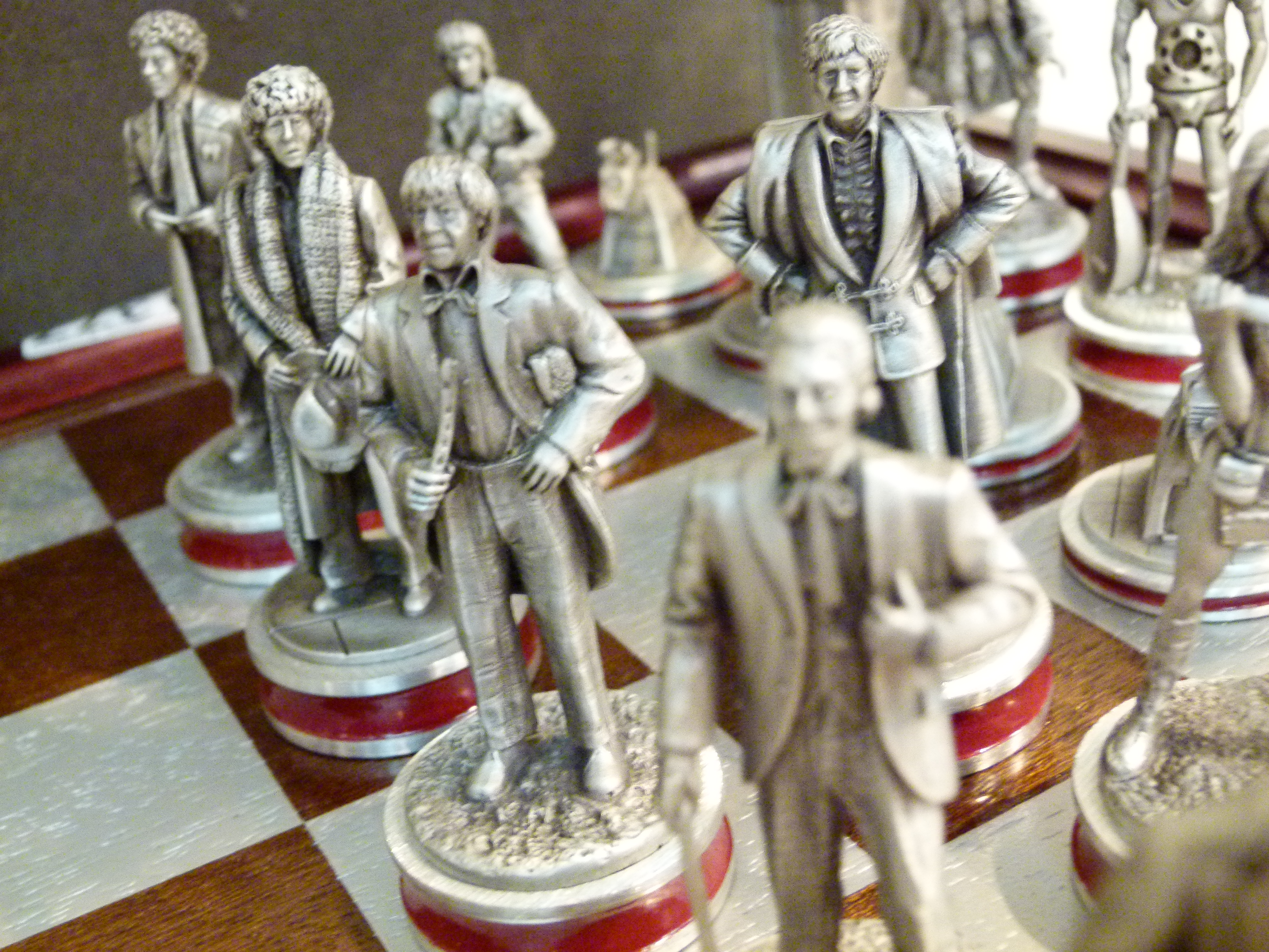Danbury mint Doctor Who pewter chess set with expansion pieces