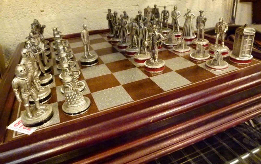Danbury mint Doctor Who pewter chess set with expansion pieces