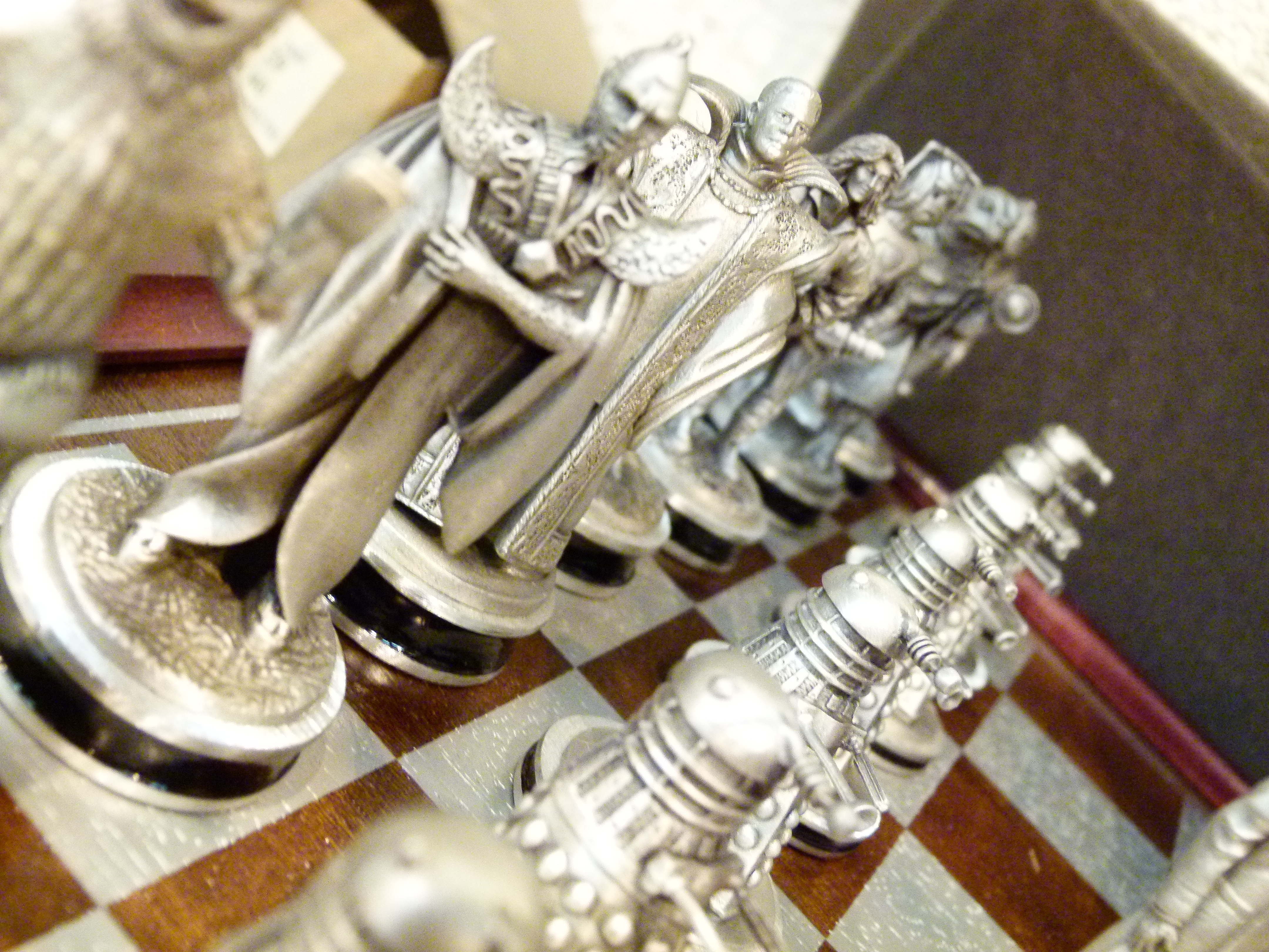 Danbury mint Doctor Who pewter chess set with expansion pieces
