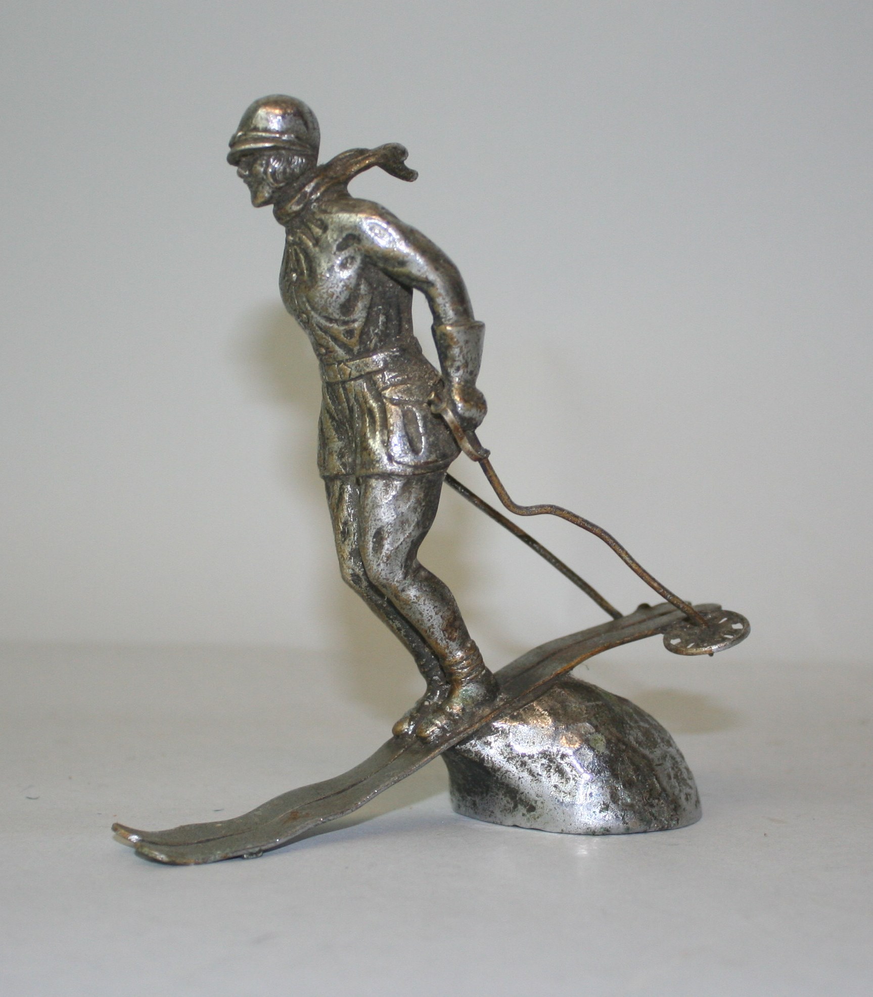 A Riley Alpine Ski Lady radiator mascot, registration number 759377 ...