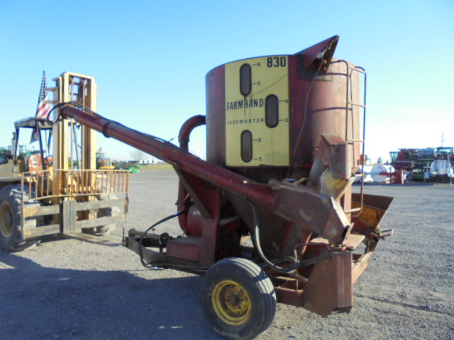 FARMHAND 830 GRINDER MIXER