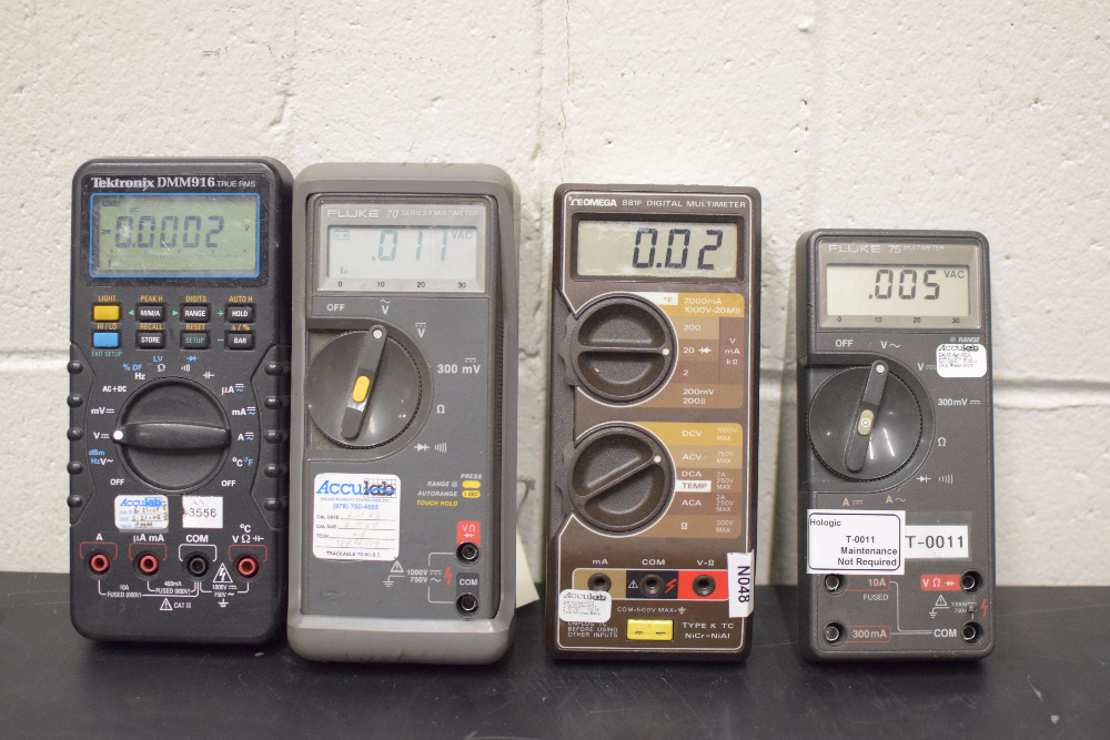 Lot of (4) Multimeters(1) Tektronix DMM916 True RMS (1) Fluke 75 ...