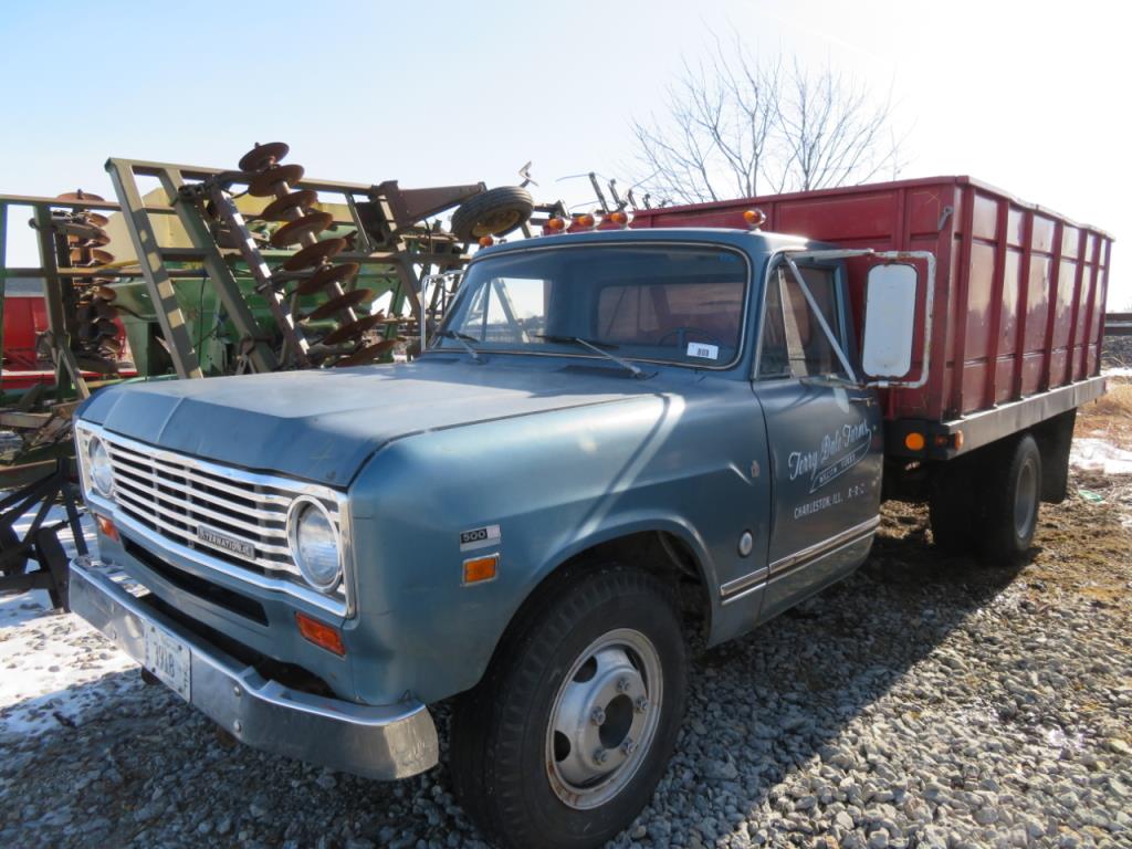 1974 International 500 grain truck (title) 23,816 miles, Midwest bed, 1 ...