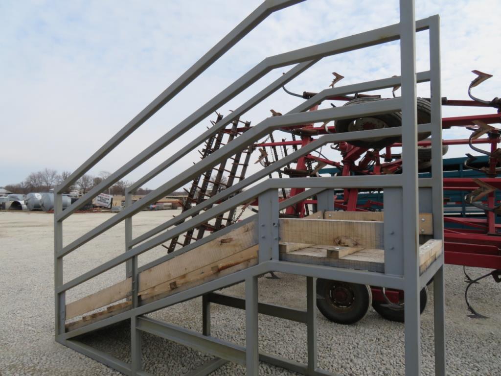 Cattle Loading Chute for Semi All new steel, Solid Oak boards for floor.